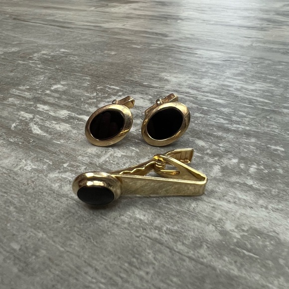 SWANK | Accessories | Vintage Swank Gold Black Onyx Oval Cufflink Tie ...